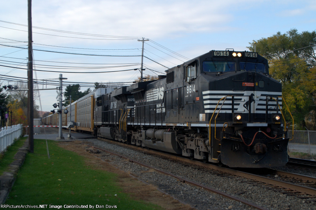 NS C40-9W 9614 leads 18N
